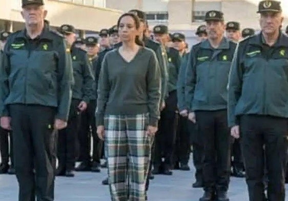 La directora de la Guardia Civil desata la polémica por vestir lo que parece un pijama en un ...